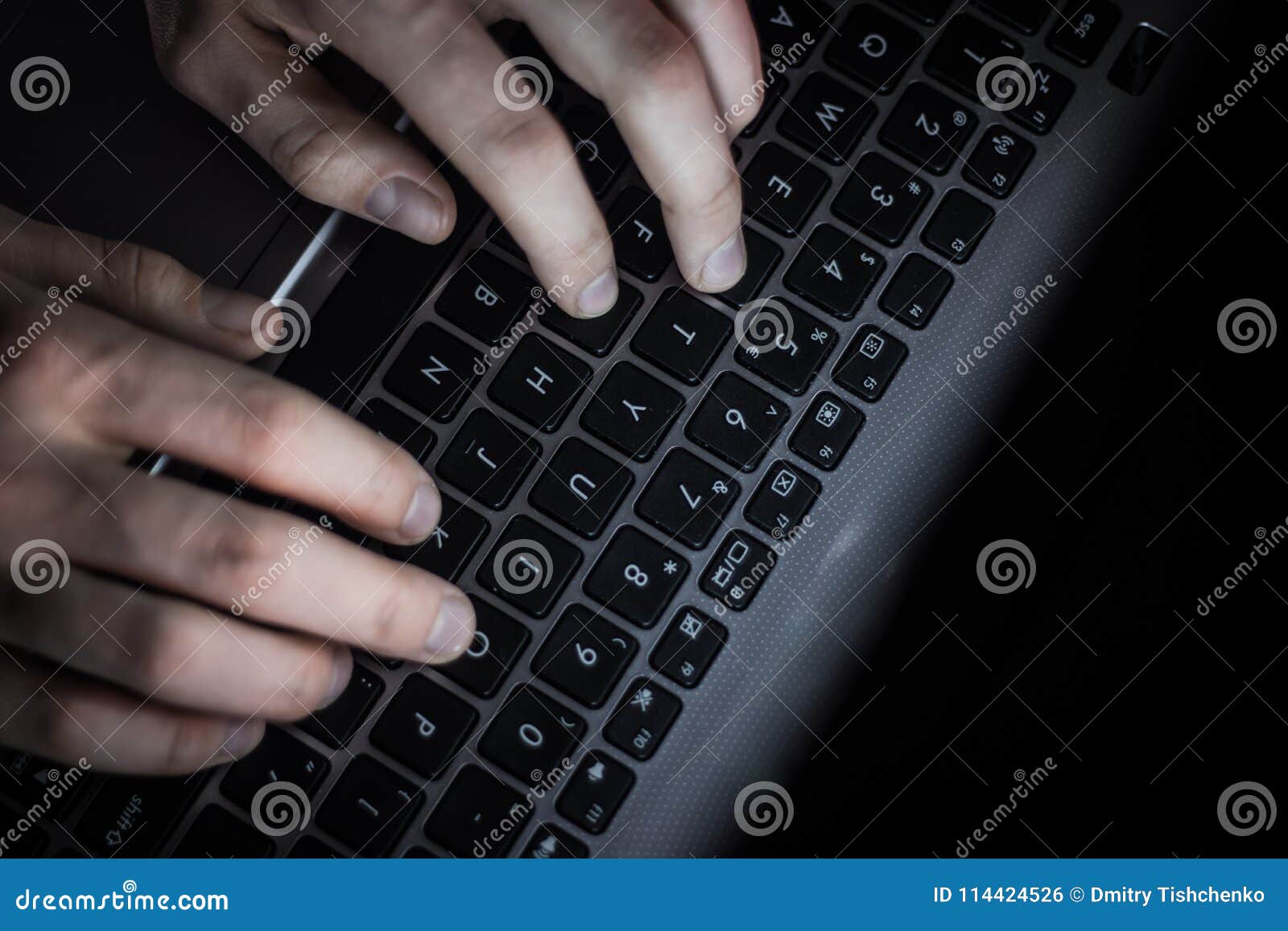 Hacker Do Russo Que Corta O Servidor Na Web Escura, Web Profunda Foto ...