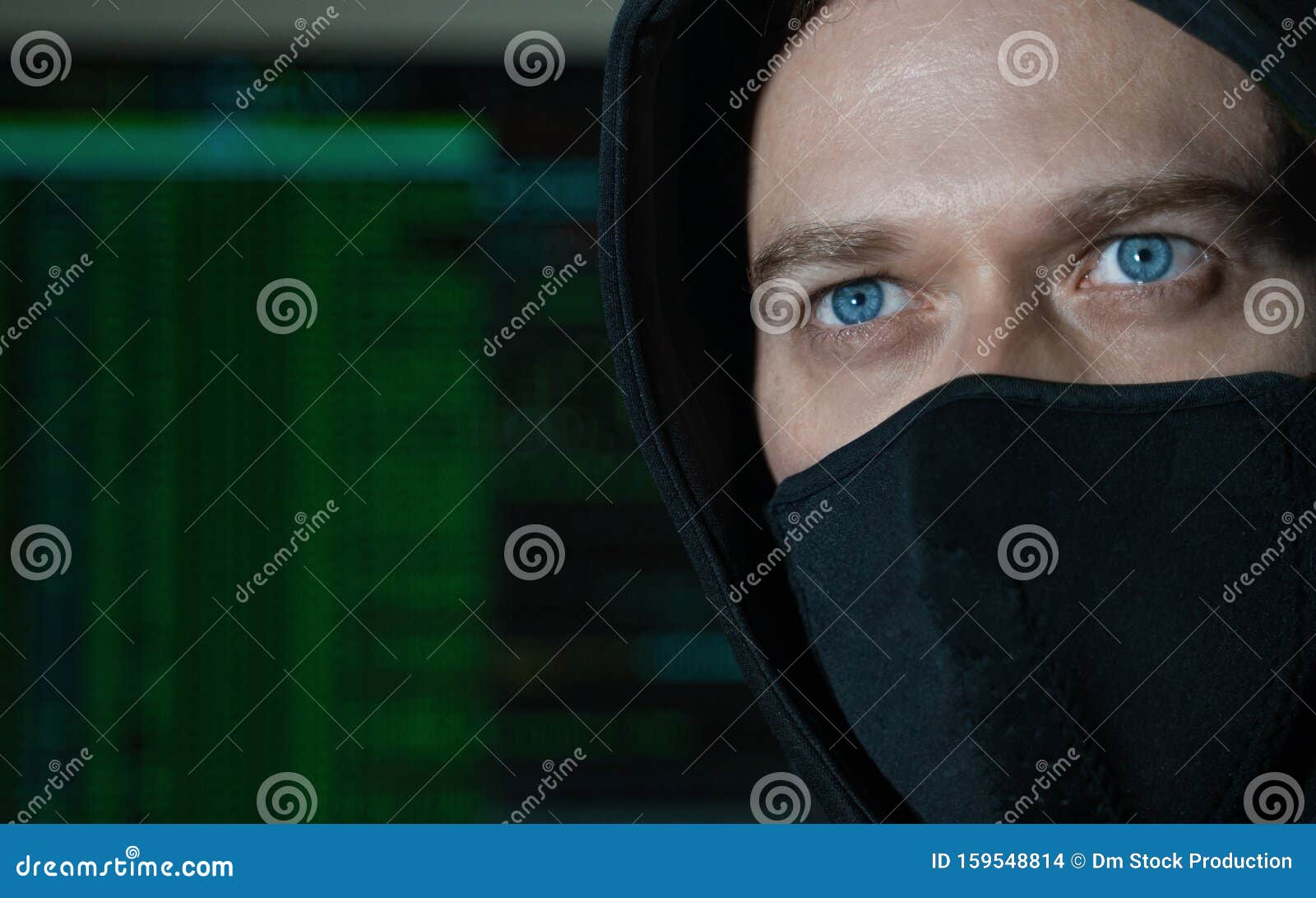 Hacker in schwarzer Maske stockfoto. Bild von privatleben - 159548814