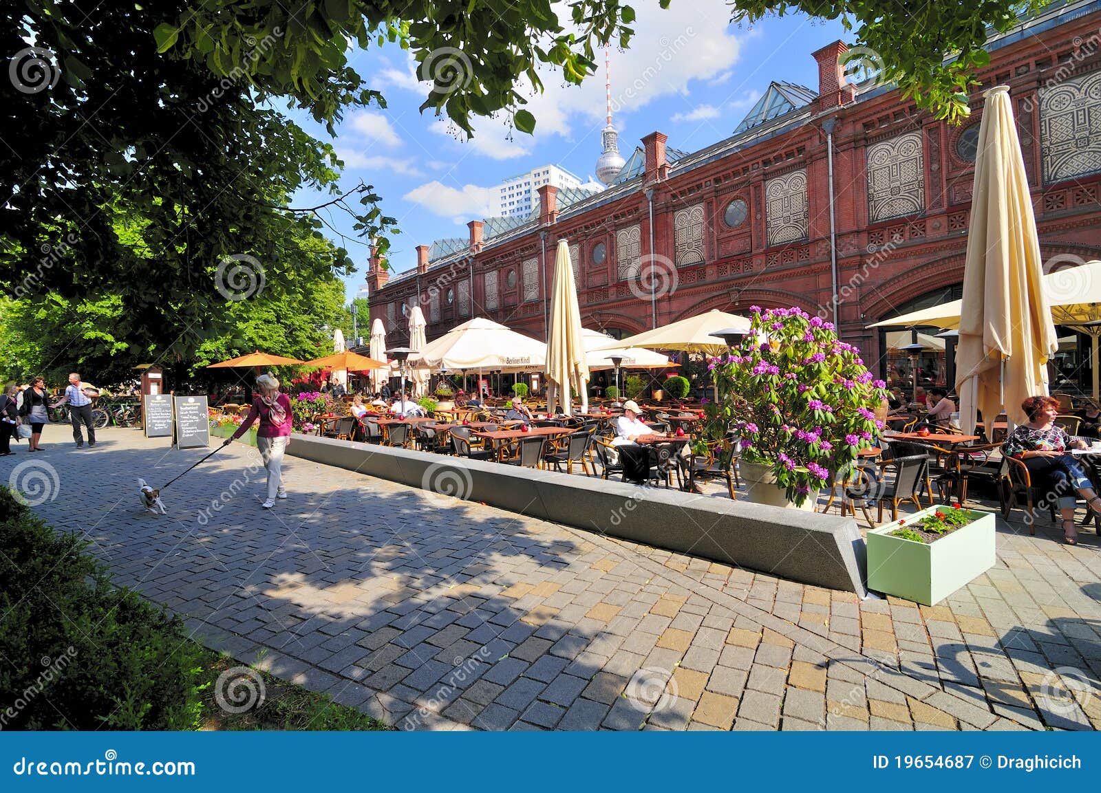 Hackescher markt, berlin editorial photography. Image of tourists ...