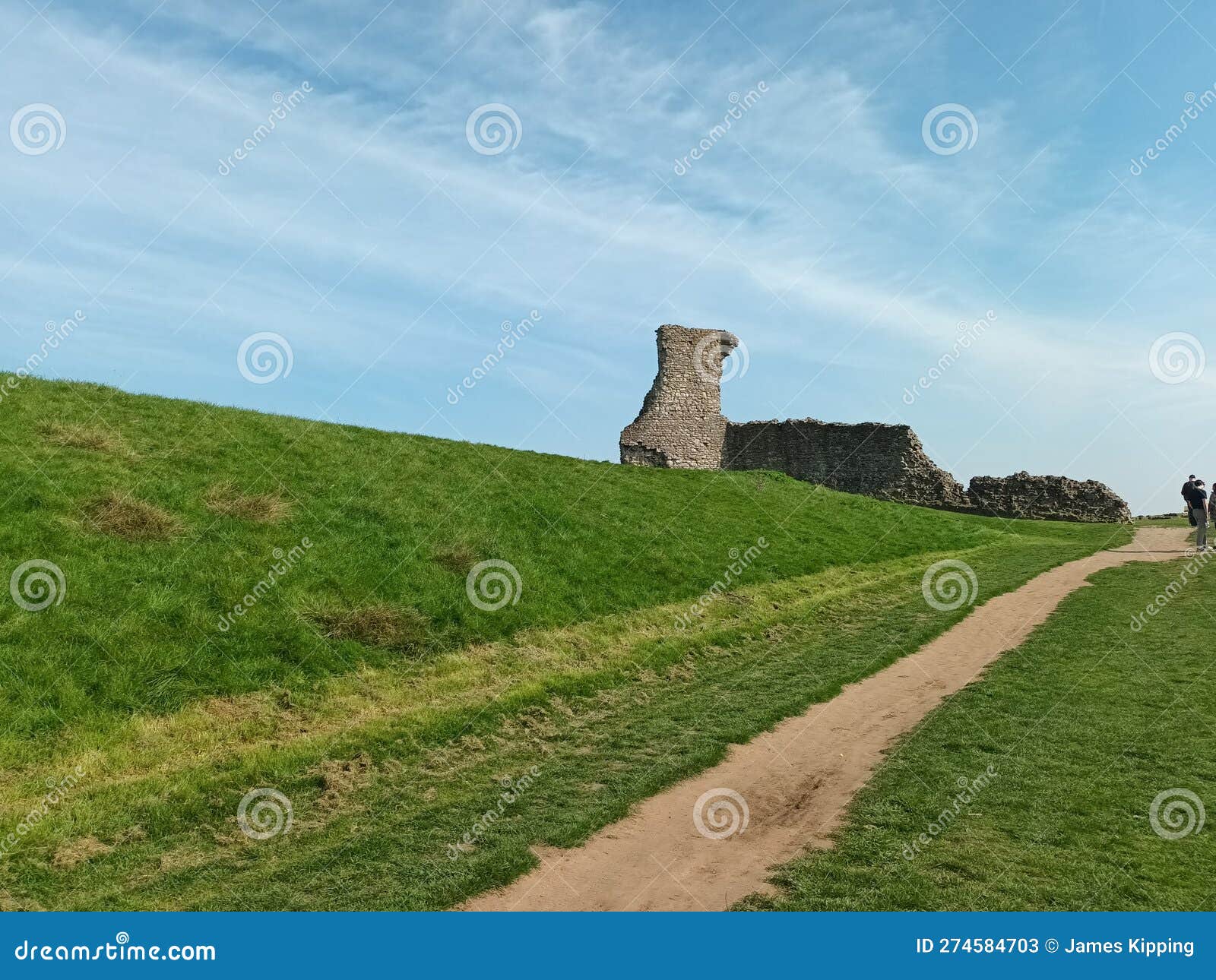 Hadleigh Castle Ruins in Landscape Editorial Stock Photo - Image of ...