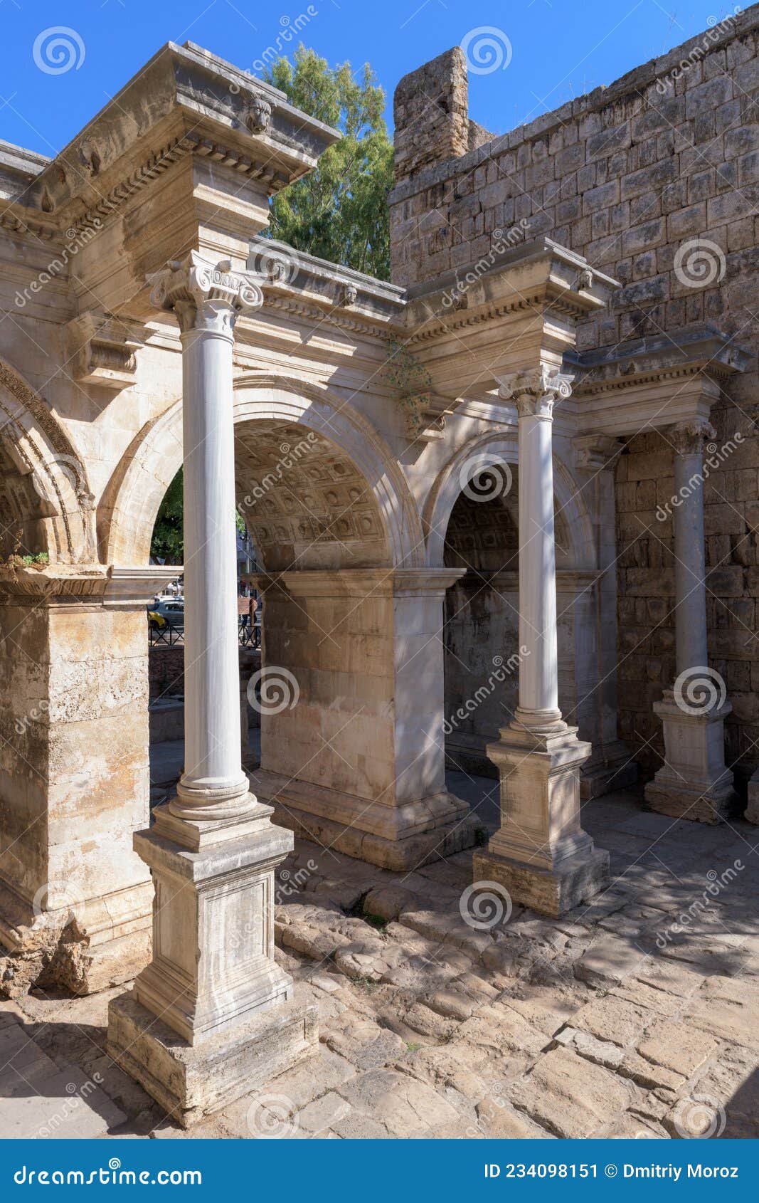 Hadrian Gate of Old Town Antalya Editorial Photo - Image of building ...