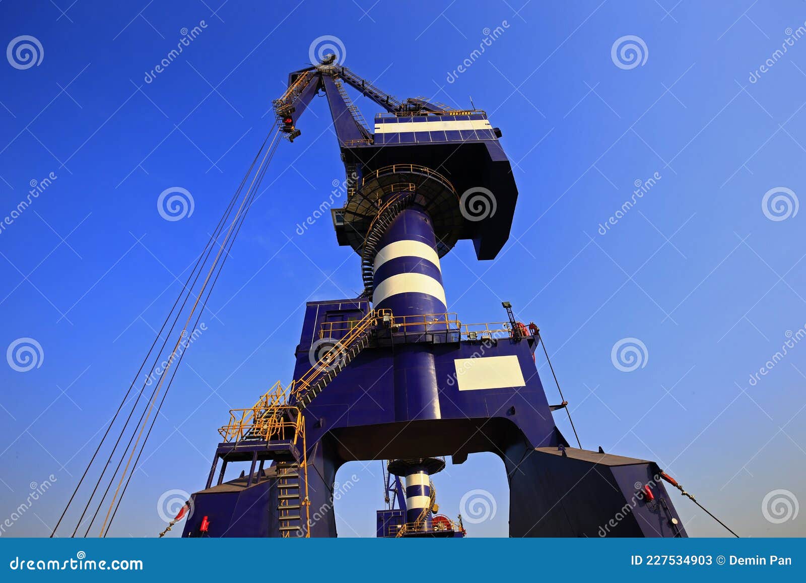Hafenkran stockbild. Bild von struktur, marinesoldat - 227534903