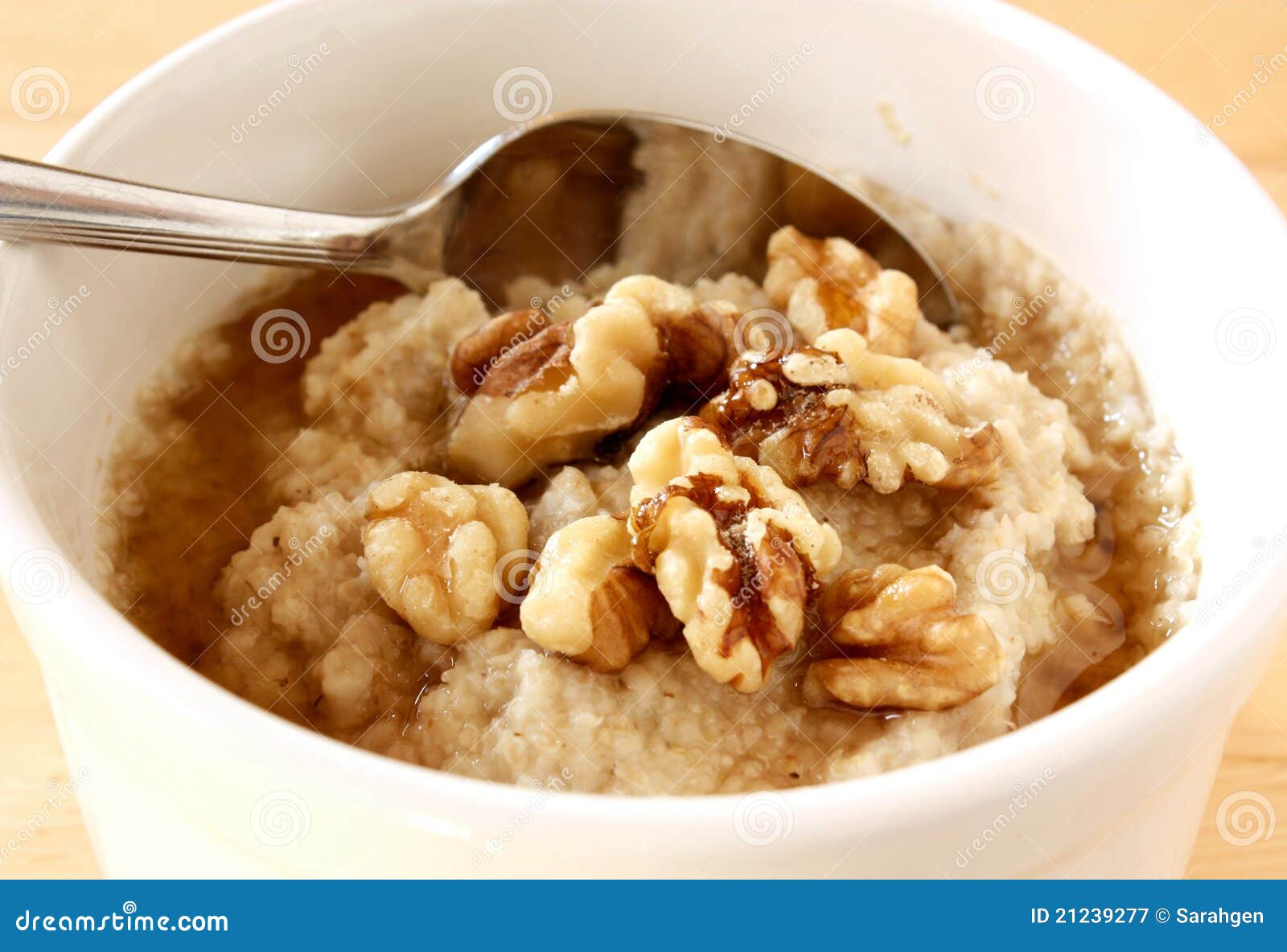 Hafer-Kleie-Getreide stockbild. Bild von ahornholz, voll - 21239277