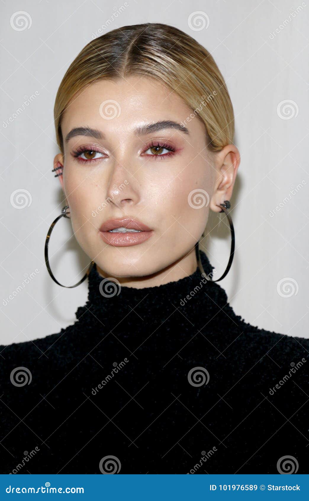 Hailey Baldwin редакционное стоковое изображение. изображение ...