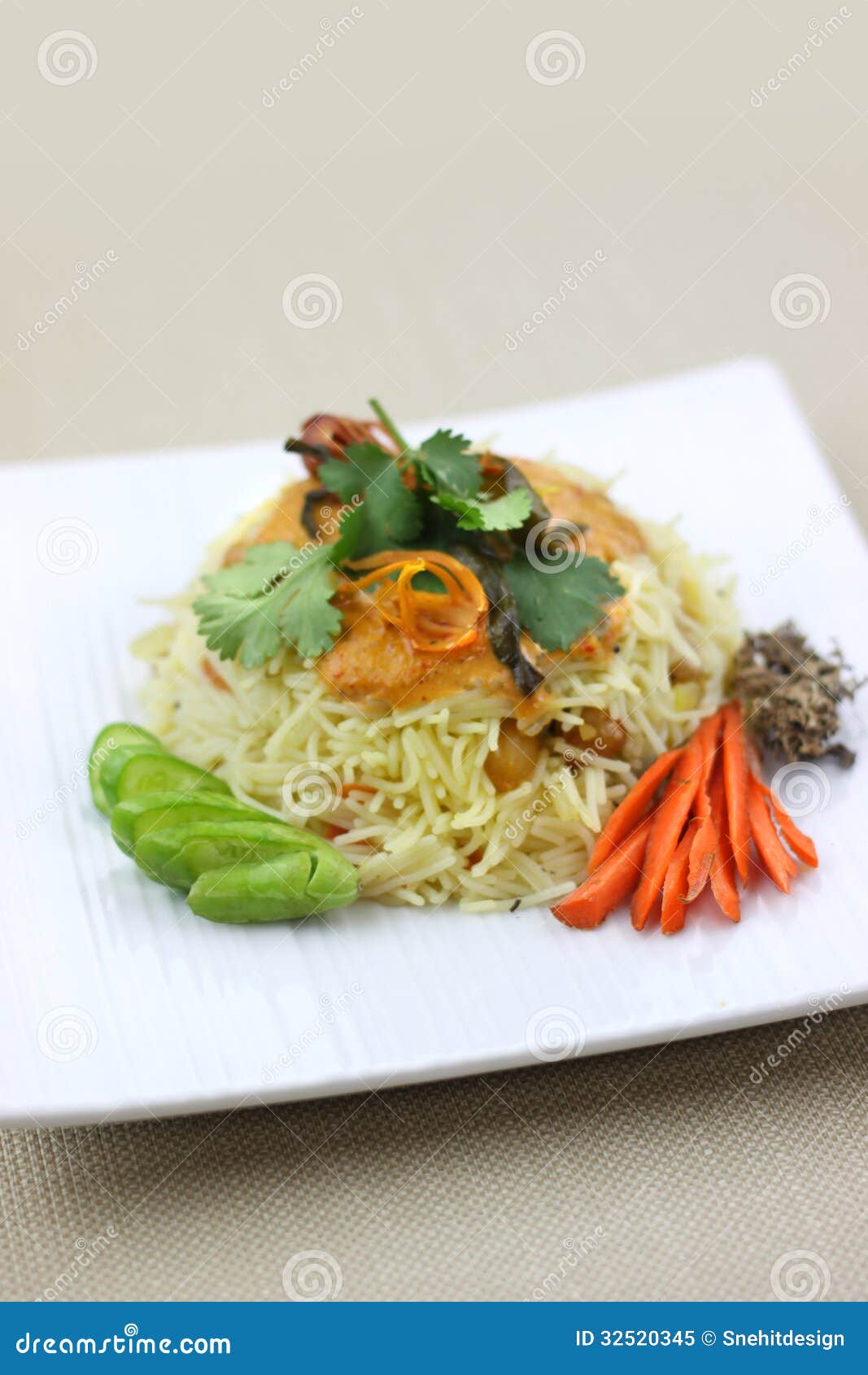 Hakka noodles stock image. Image of gourmet, spicy, onion - 32520345