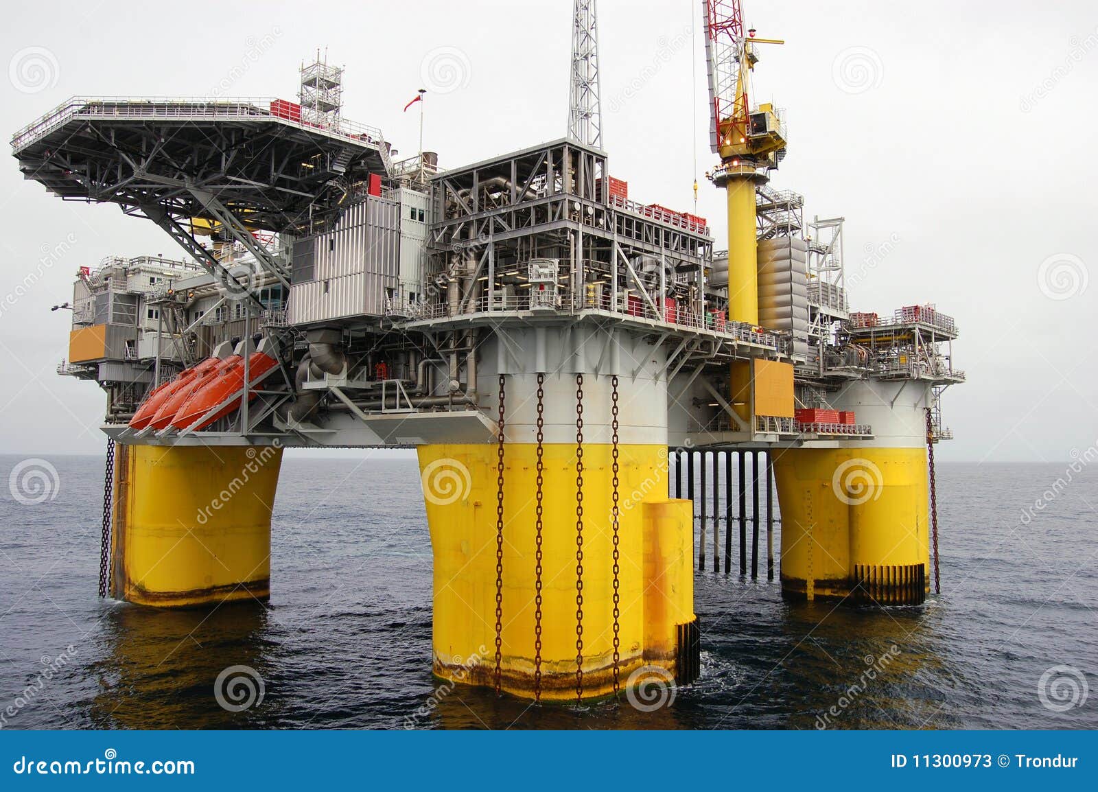 Halb Submergible Bohrinsel in Der Nordsee Stockbild - Bild von ruhe ...