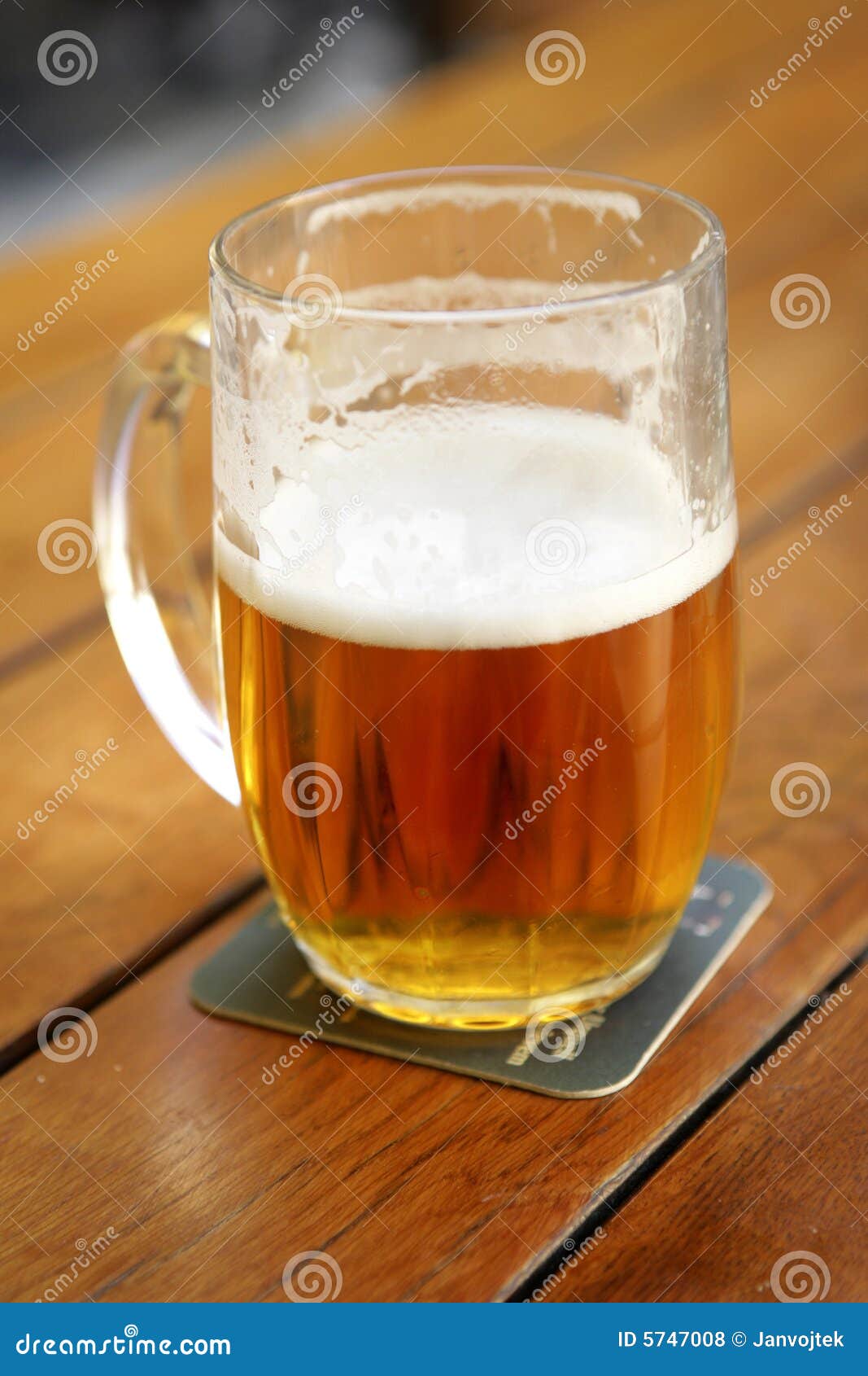 Halb Volles Bier Bild. Bild: 5747008