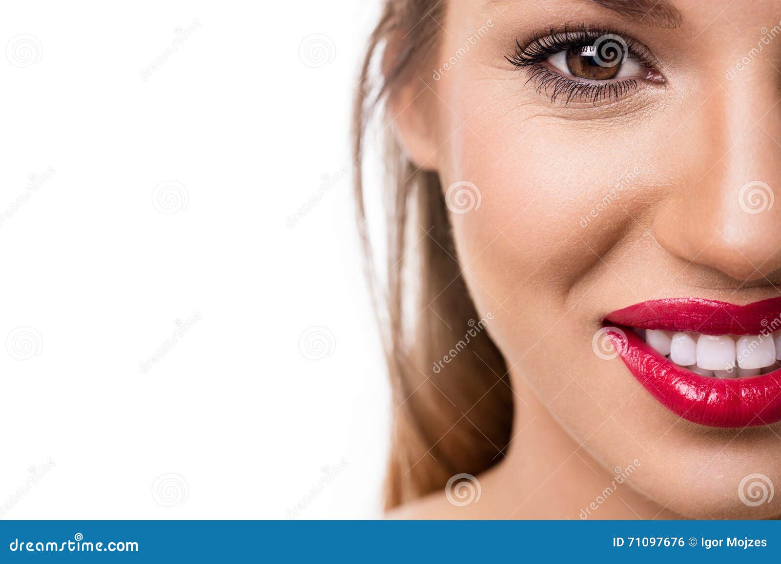 Halb Weibliches Gesicht Mit Großem Lächeln Stockfoto - Bild von frisch ...