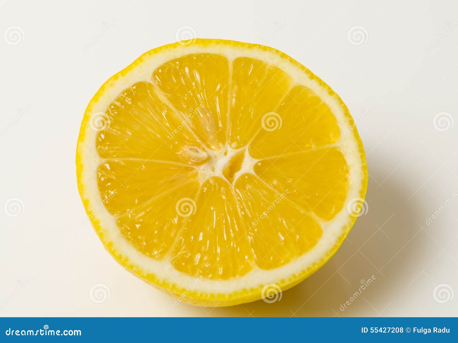 Halbe Zitrone stockfoto. Bild von frühstück, zitrusfrucht - 55427208