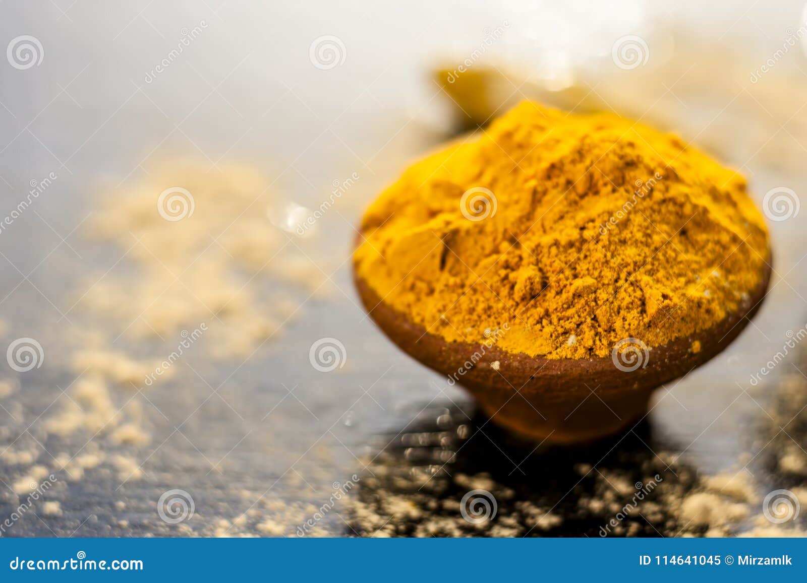 Haldi Ubtan Con Todos Los Ingredientes Necesarios Imagen de archivo ...