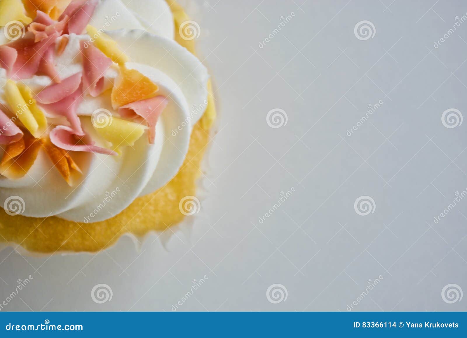Half cupcake stock foto. Image of lijst, calorieën, huis - 83366114