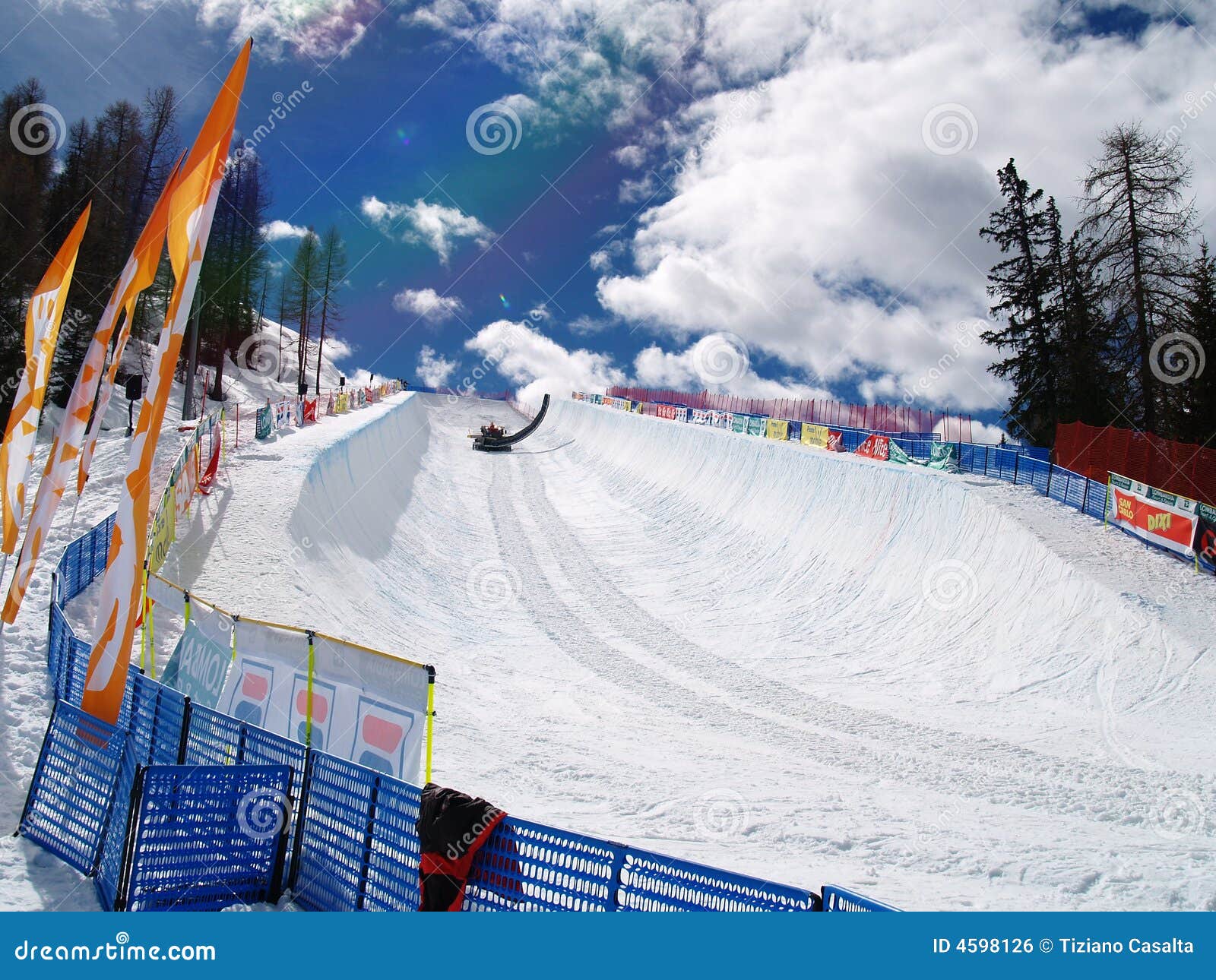 HALF PIPE editorial photo. Image of acrobatic, freedom - 4598126