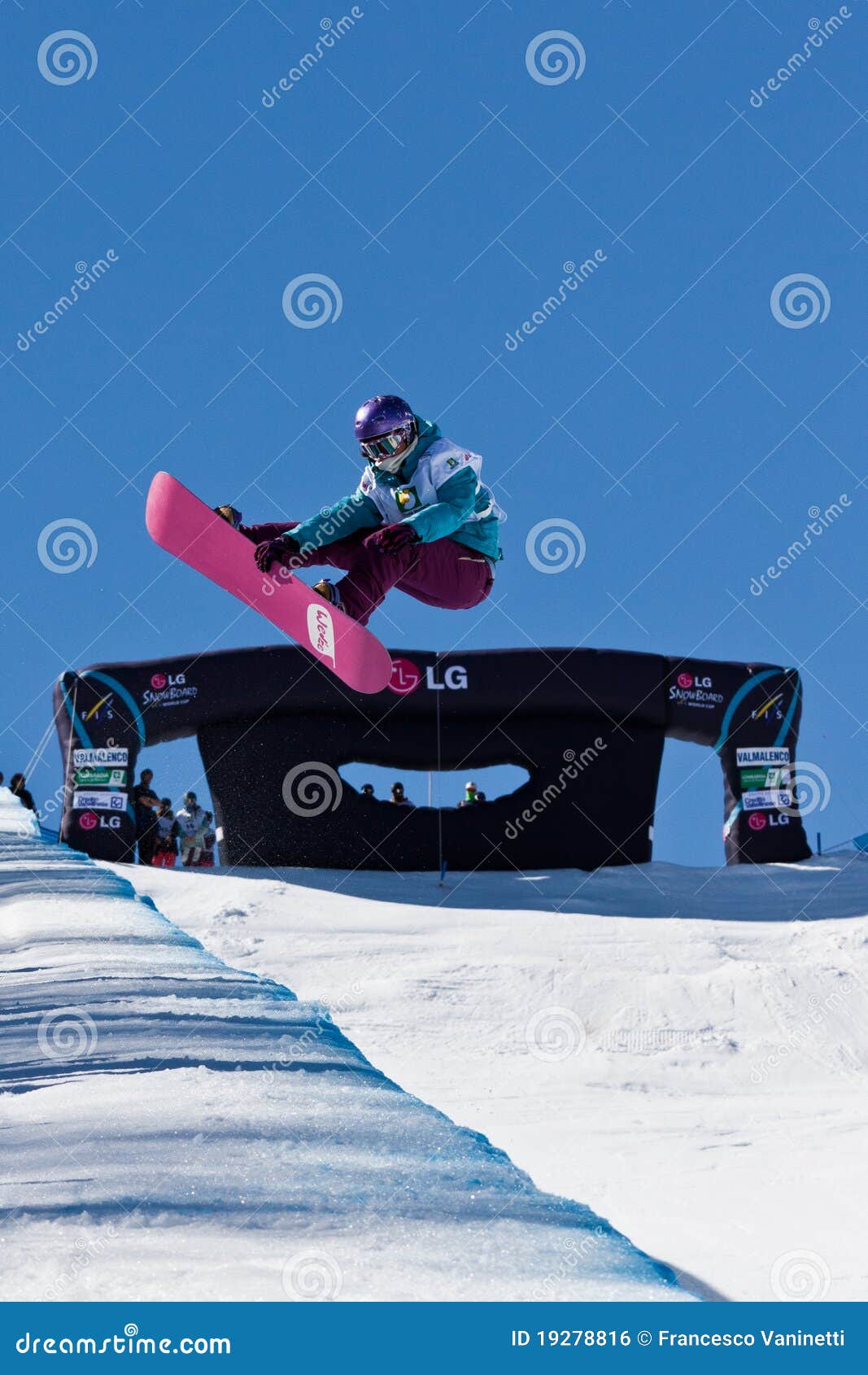Half Pipe snowboard editorial photo. Image of amusement - 19278816