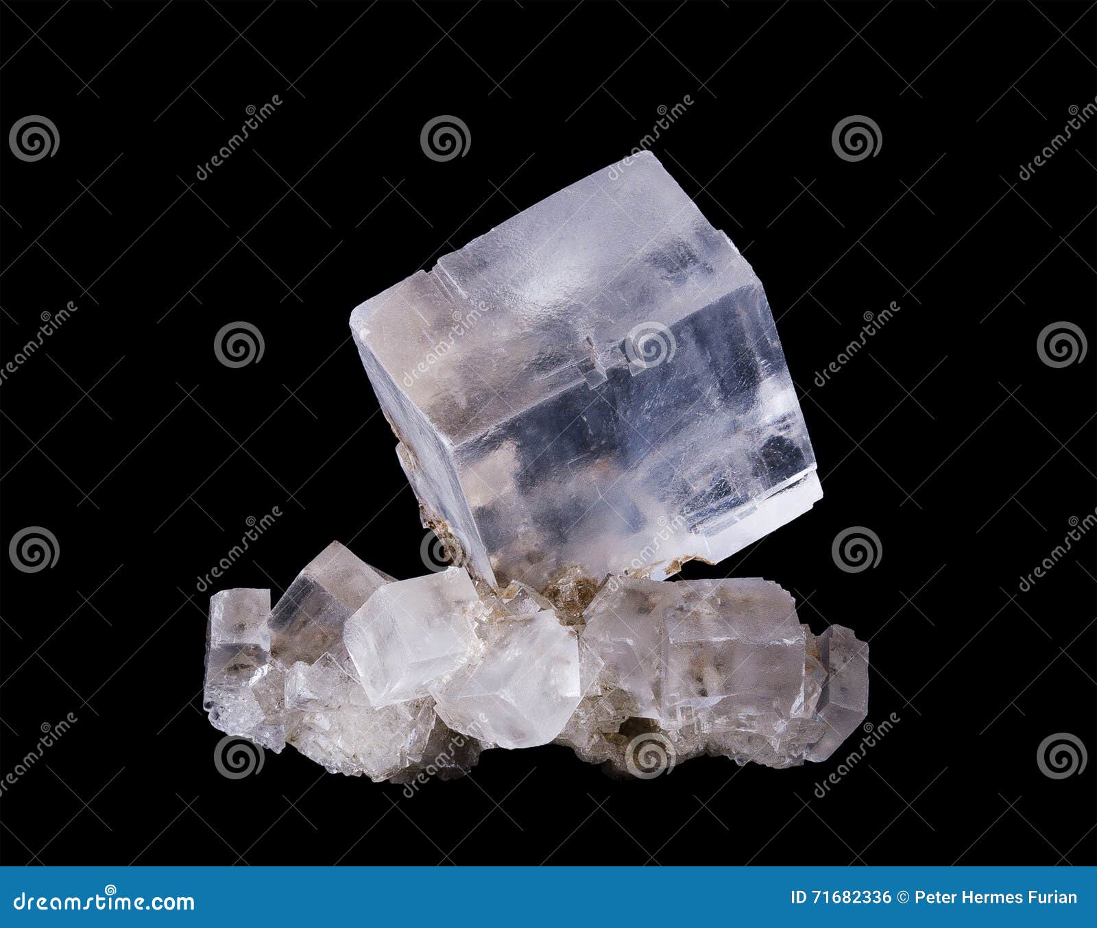 Halite Crystal Cluster Front View En Fondo Negro Foto de archivo ...