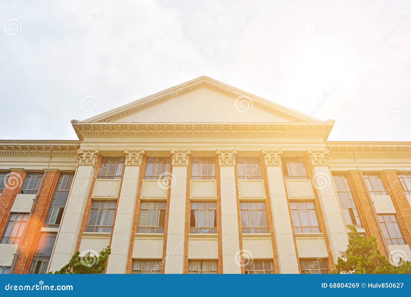 Hall Building stock afbeelding. Image of gevel, europa - 68804269