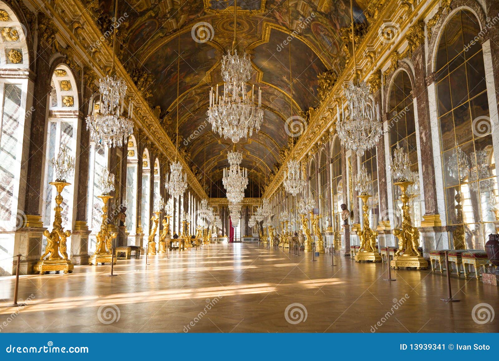 Halle Des Spiegels Des Versailles-Chateaus Redaktionelles Foto - Bild ...