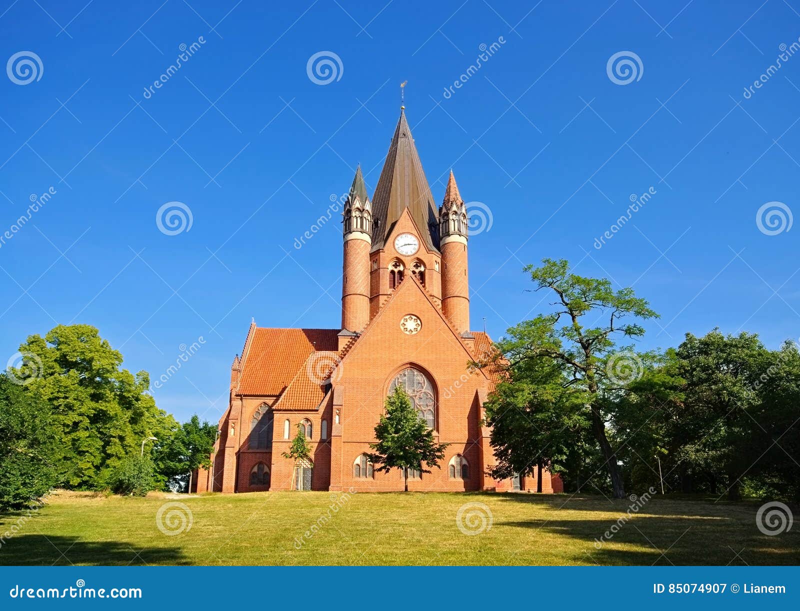Halle, Die Paulus-Kirche, Eine Protestantische Kirche Stockbild - Bild ...