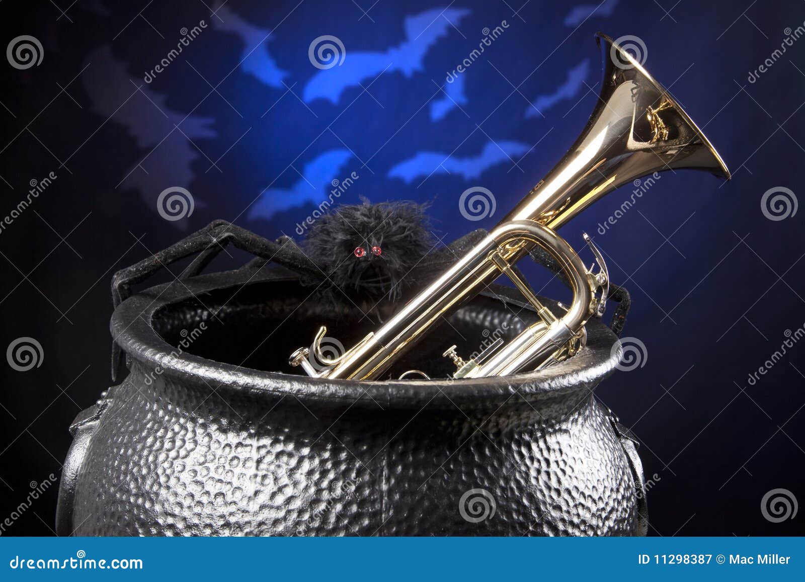 Halloween Trumpet Bats Spider Stock Image - Image of bats, blue: 11298387