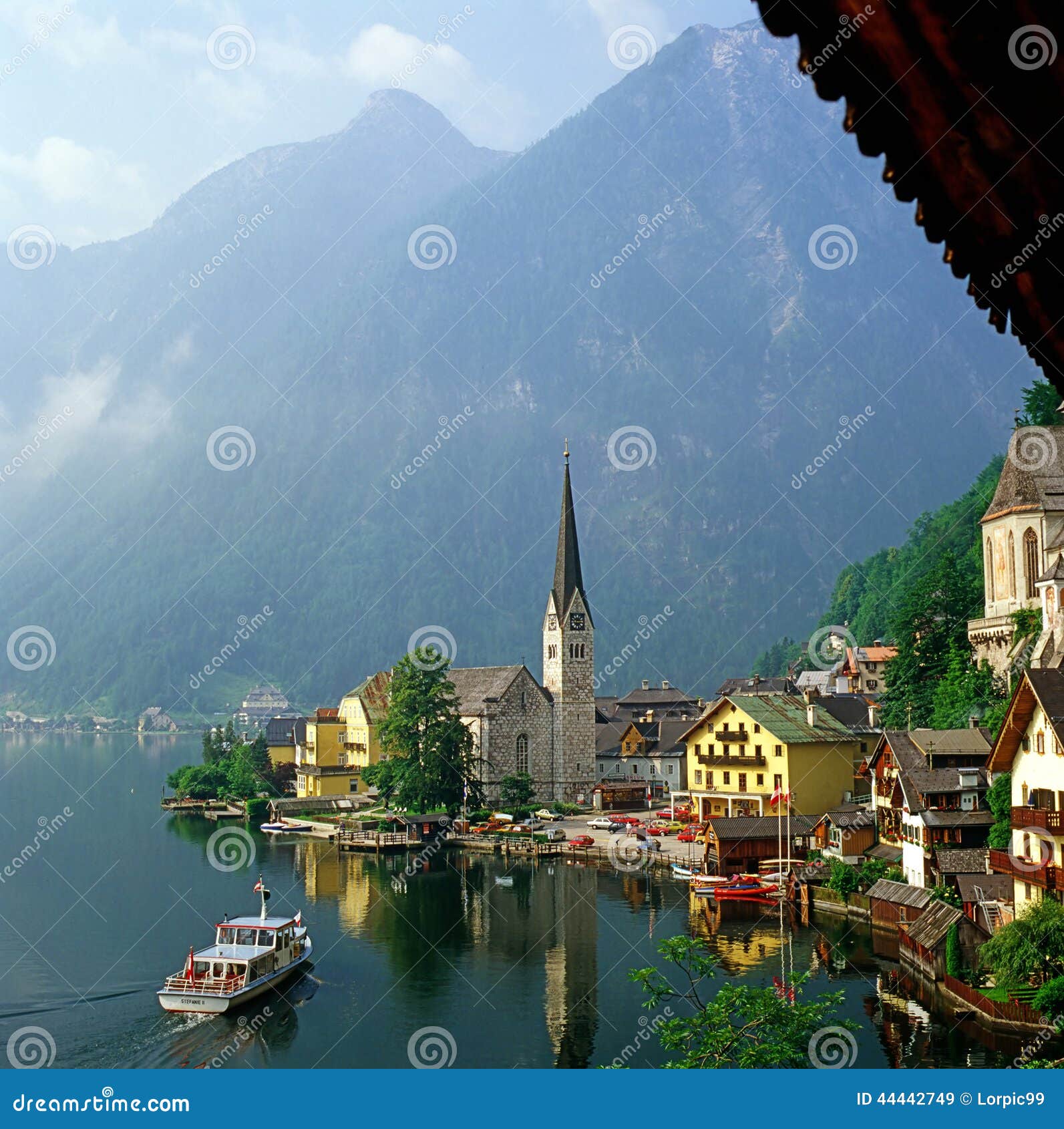 Hallstatt, Austria editorial stock image. Image of flowers - 44442749