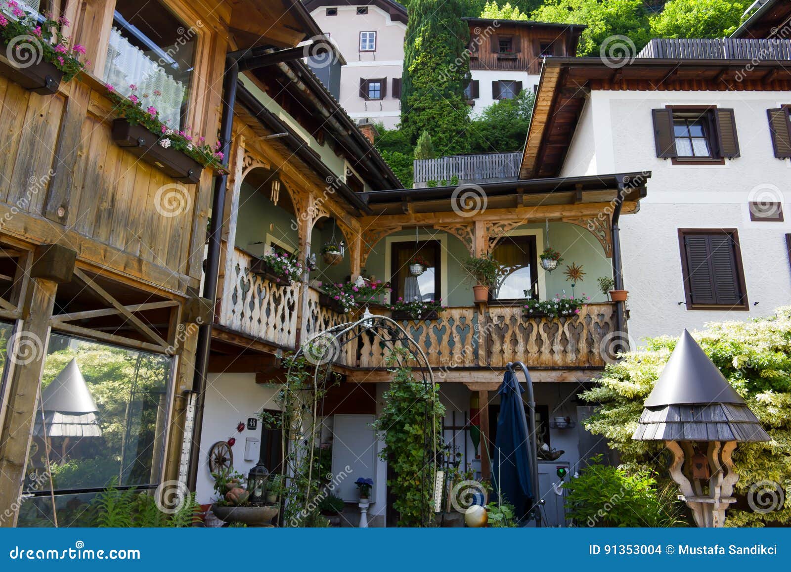 Hallstatt, Austria editorial stock image. Image of hallstater - 91353004