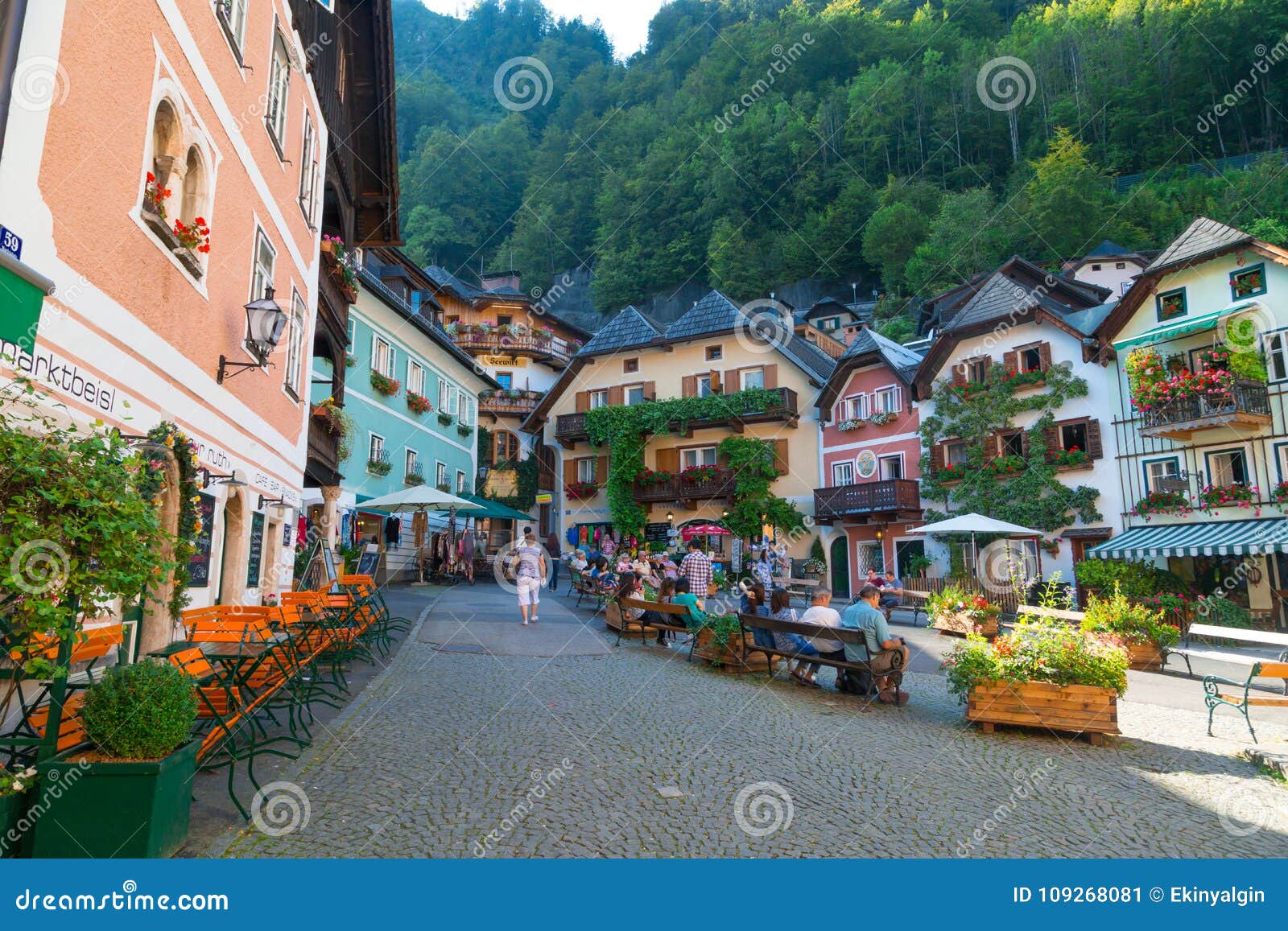 Hallstatt-Marktplatz redaktionelles foto. Bild von standort - 109268081