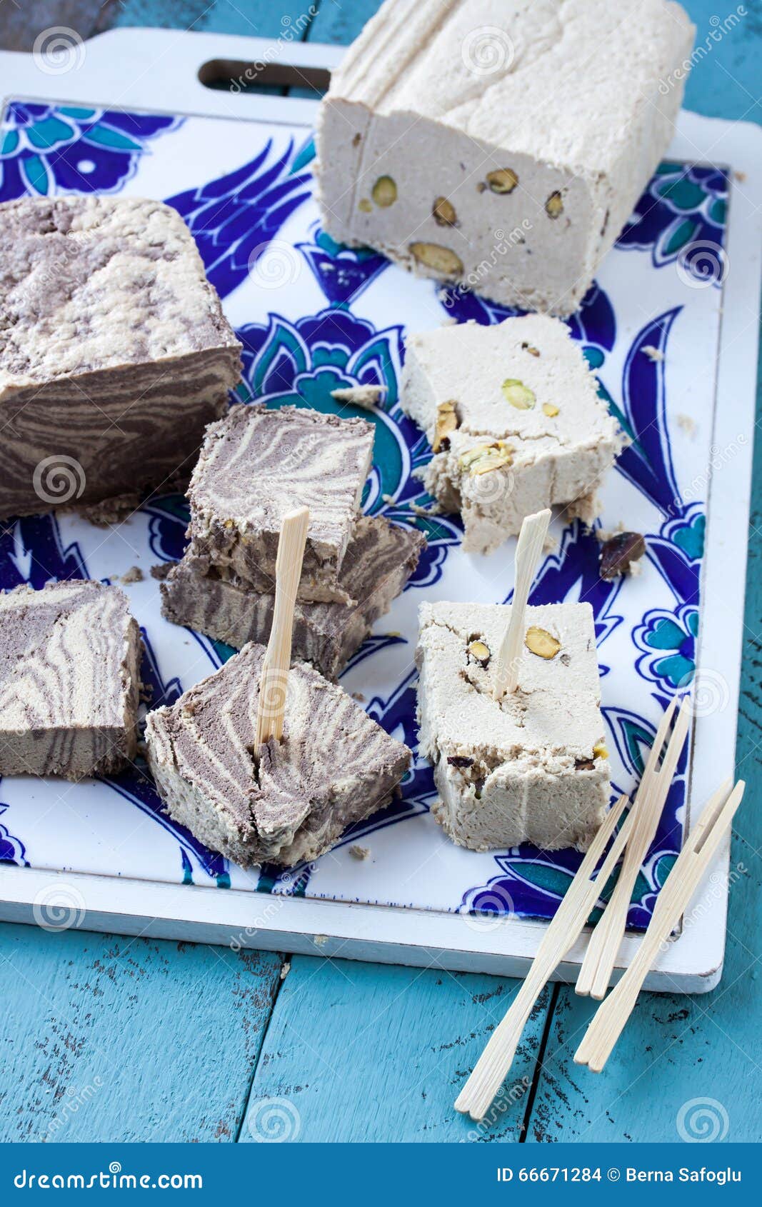 Halvah Do Pistache E Do Cacau Foto de Stock - Imagem de sésamo ...