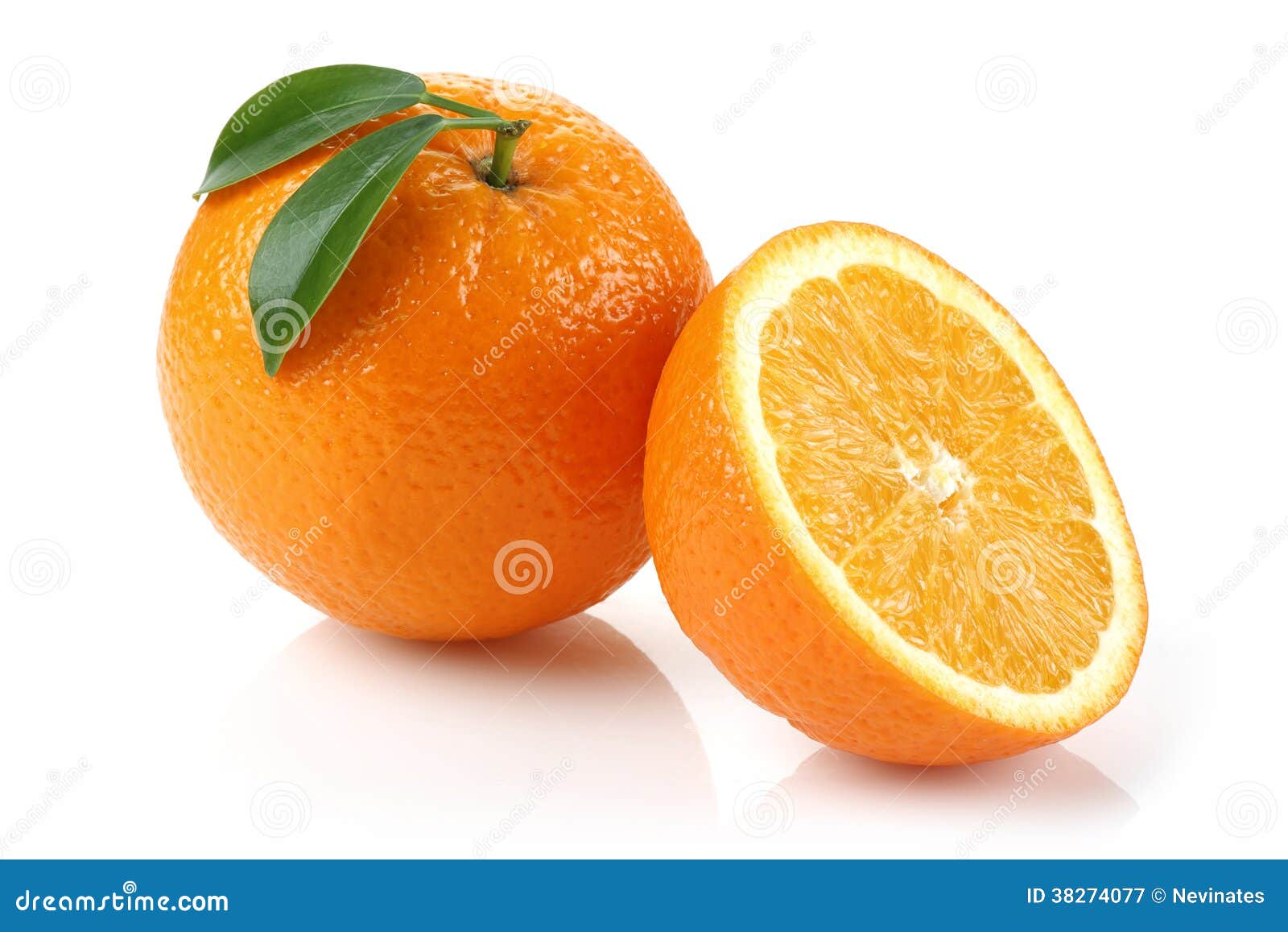 Halve Sinaasappel En Sinaasappel Stock Afbeelding - Image of nagerecht ...