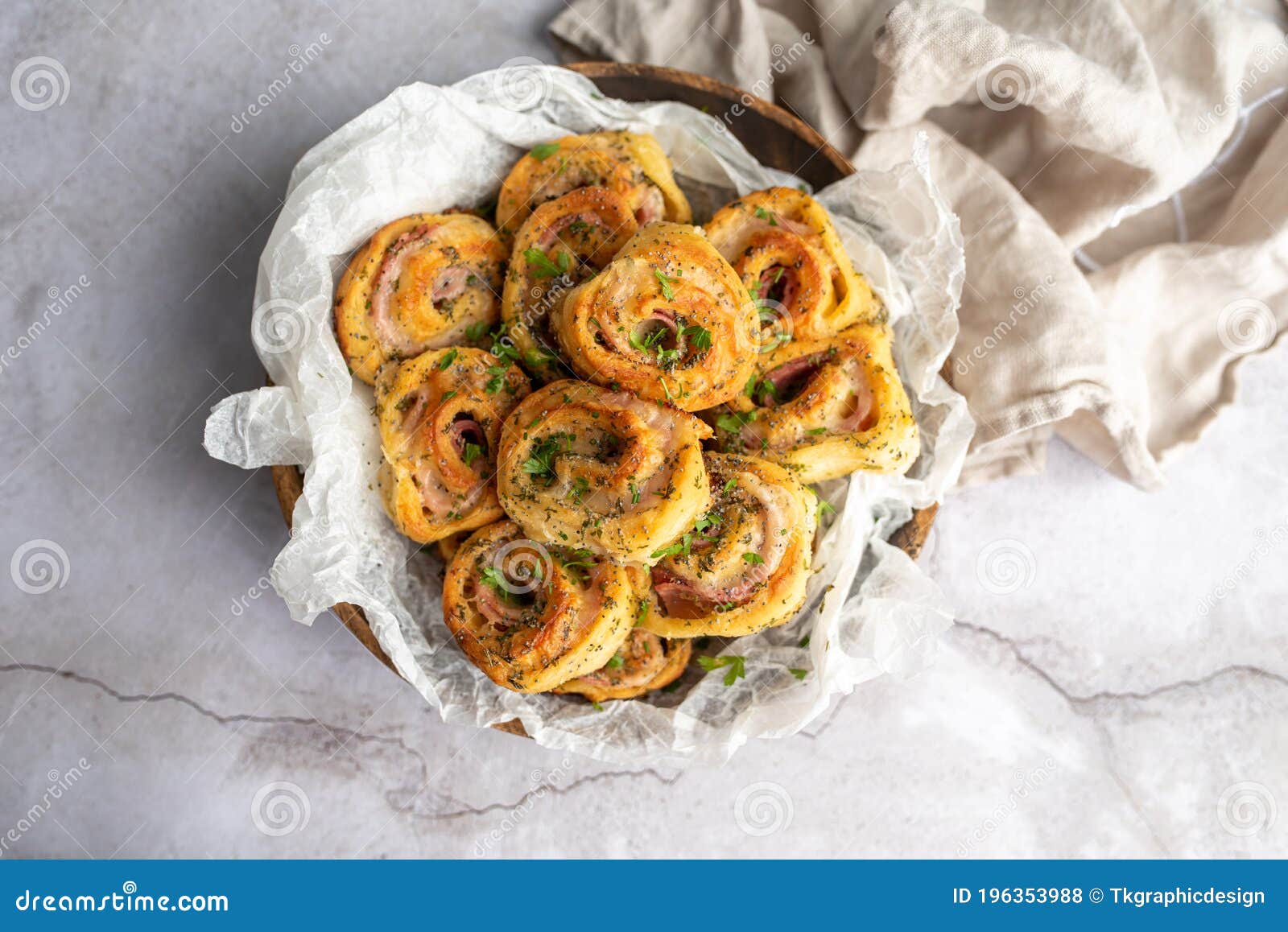 Ham and Swiss Roll-ups Pinwheels, Puff Pastry Rolls with Ham and Cheese ...