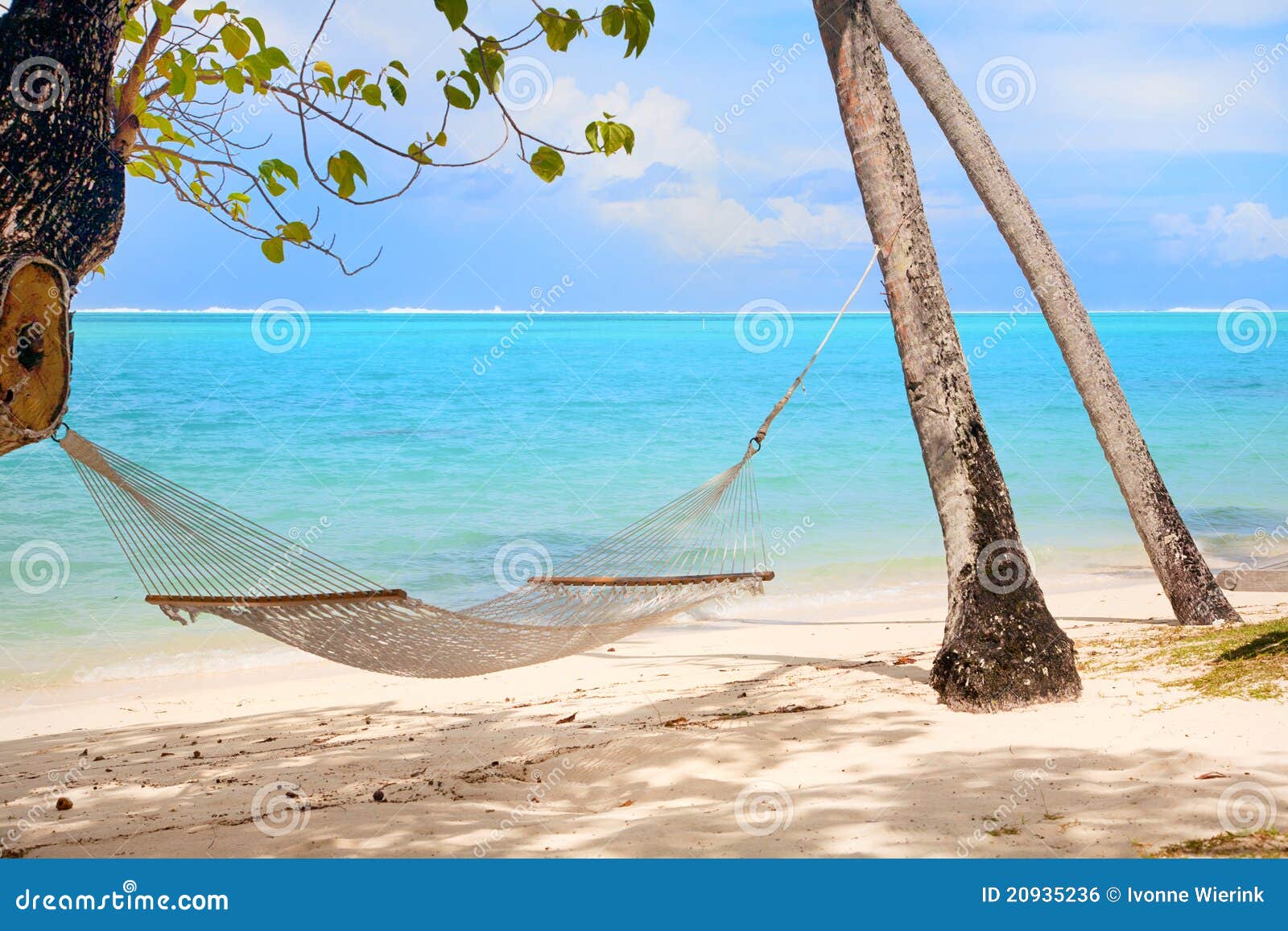 Hamaca En La Playa Tropical Foto de archivo - Imagen de recorrido ...