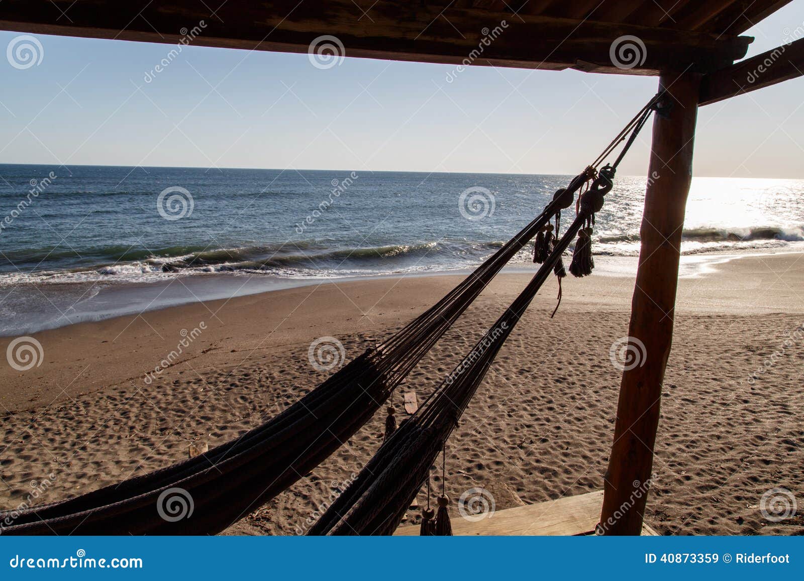 Hamacs en plage image stock. Image du photographie, océan - 40873359
