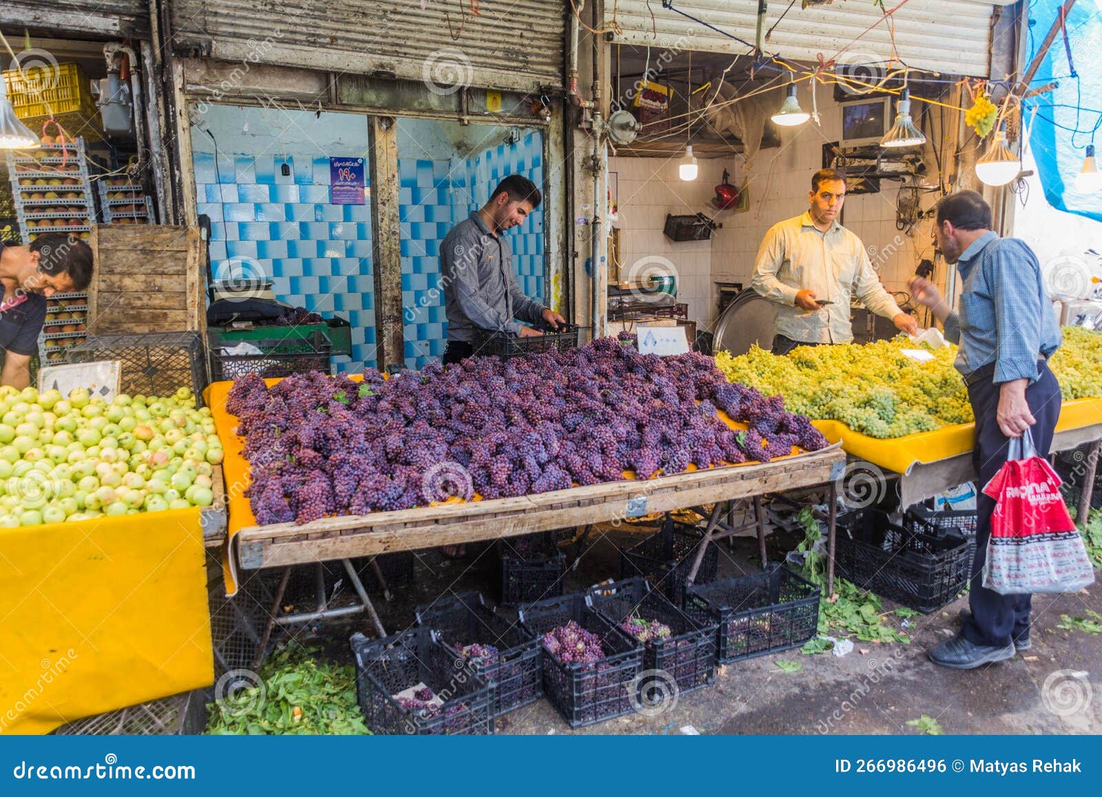 HAMADAN, IRAN - JULY 14, 2019: Grape Stall at a Bazaar in Hamadan, Ir ...
