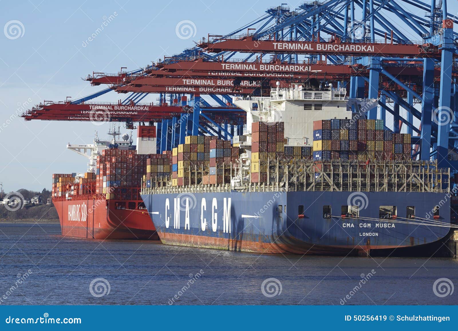 Hamburg - Containerschepen Bij Terminal Redactionele Stock Afbeelding ...