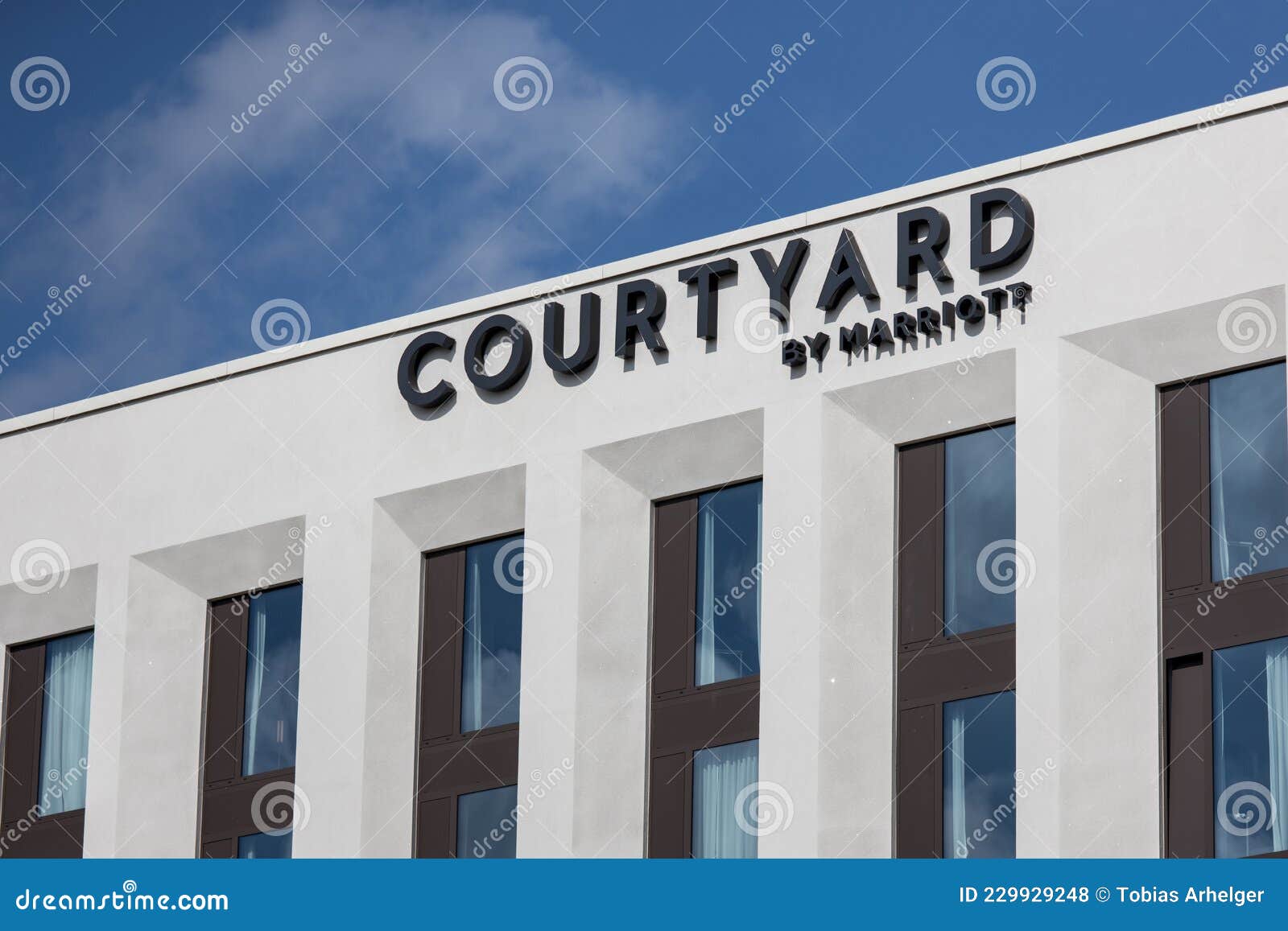 Courtyard by Marriott Hotel Sign Editorial Stock Photo - Image of sign ...
