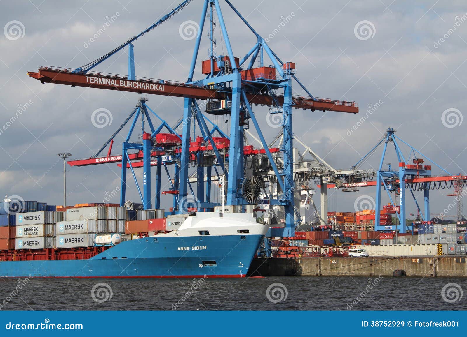 Hamburg Harbor Container Ship Editorial Stock Image - Image of gantry ...
