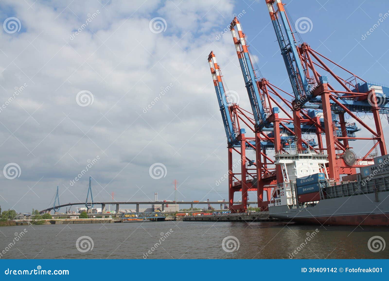 Hamburg Harbor Container Ship Editorial Photography - Image of dockers ...