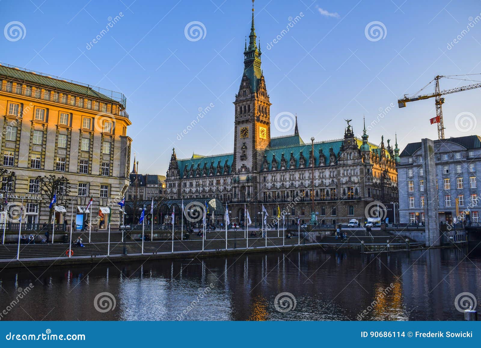 Hamburg Rathaus editorial stock image. Image of water - 90686114