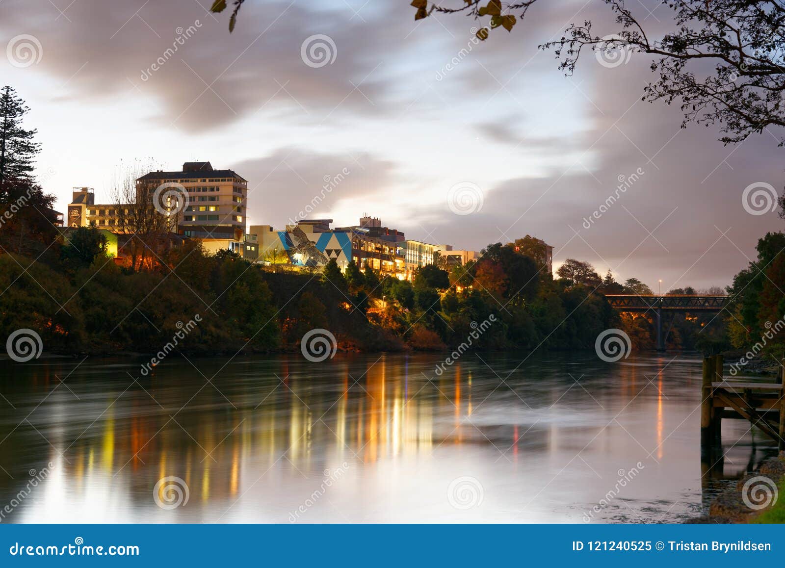 Hamilton Central Visto Do Rio De Waikato Imagem de Stock - Imagem de ...