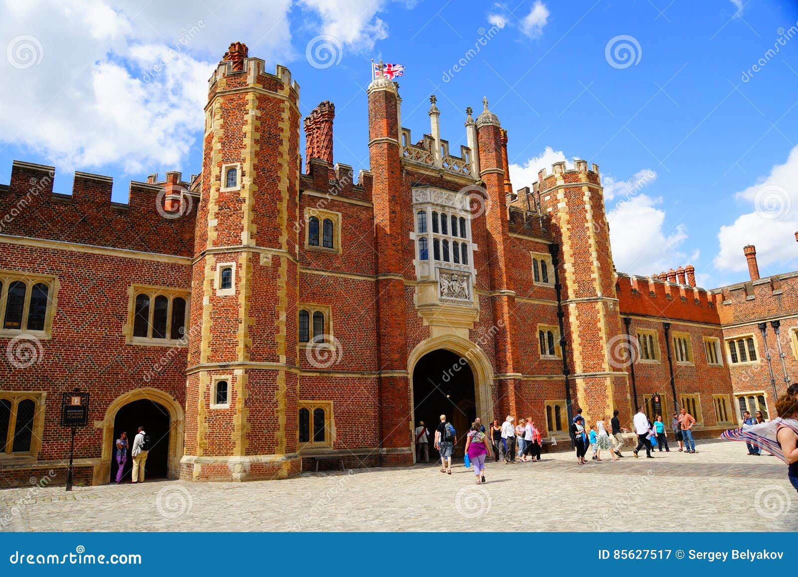 Hampton Court editorial photography. Image of tudor, family - 85627517