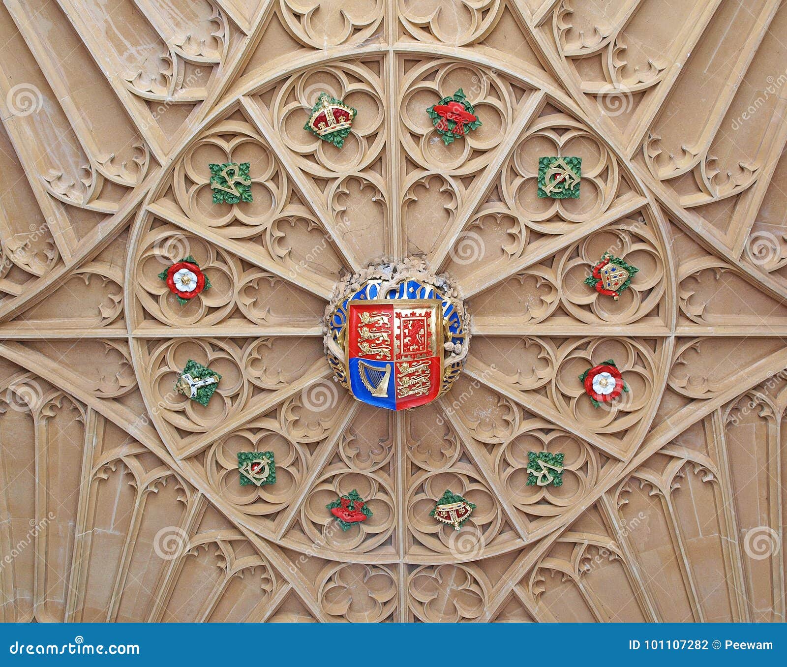 Hampton Court Palace - Heraldic Detail on a Ceiling Stock Photo - Image ...