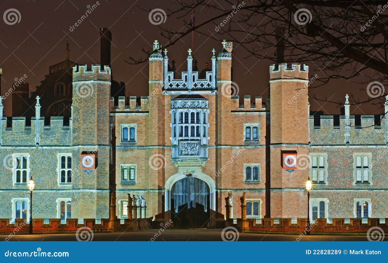 Hampton Court Palace Royalty-Free Stock Photo | CartoonDealer.com #22931829