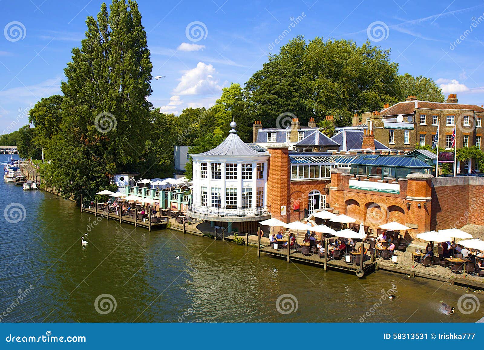 Hampton Court and River Thames Front Editorial Photo - Image of tourism ...