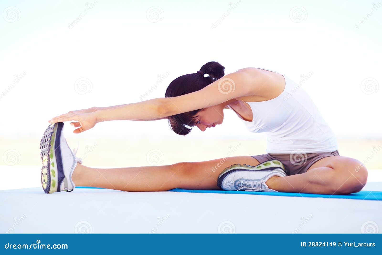 Hamstring warmup stock image. Image of people, woman - 28824149