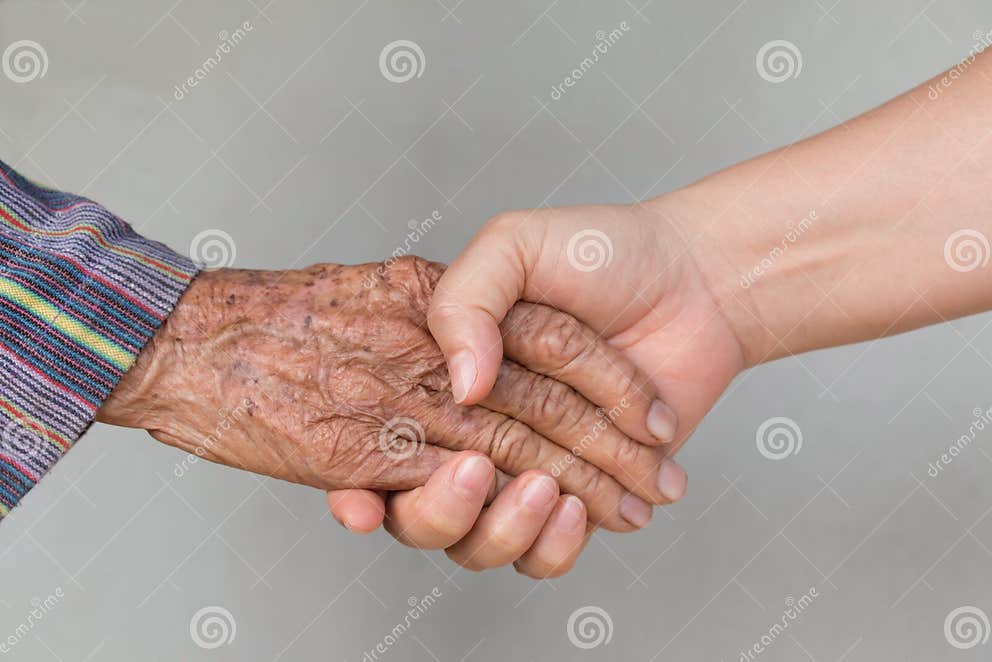 Hand aan hand stock foto. Image of handen, gerimpeld - 38606126