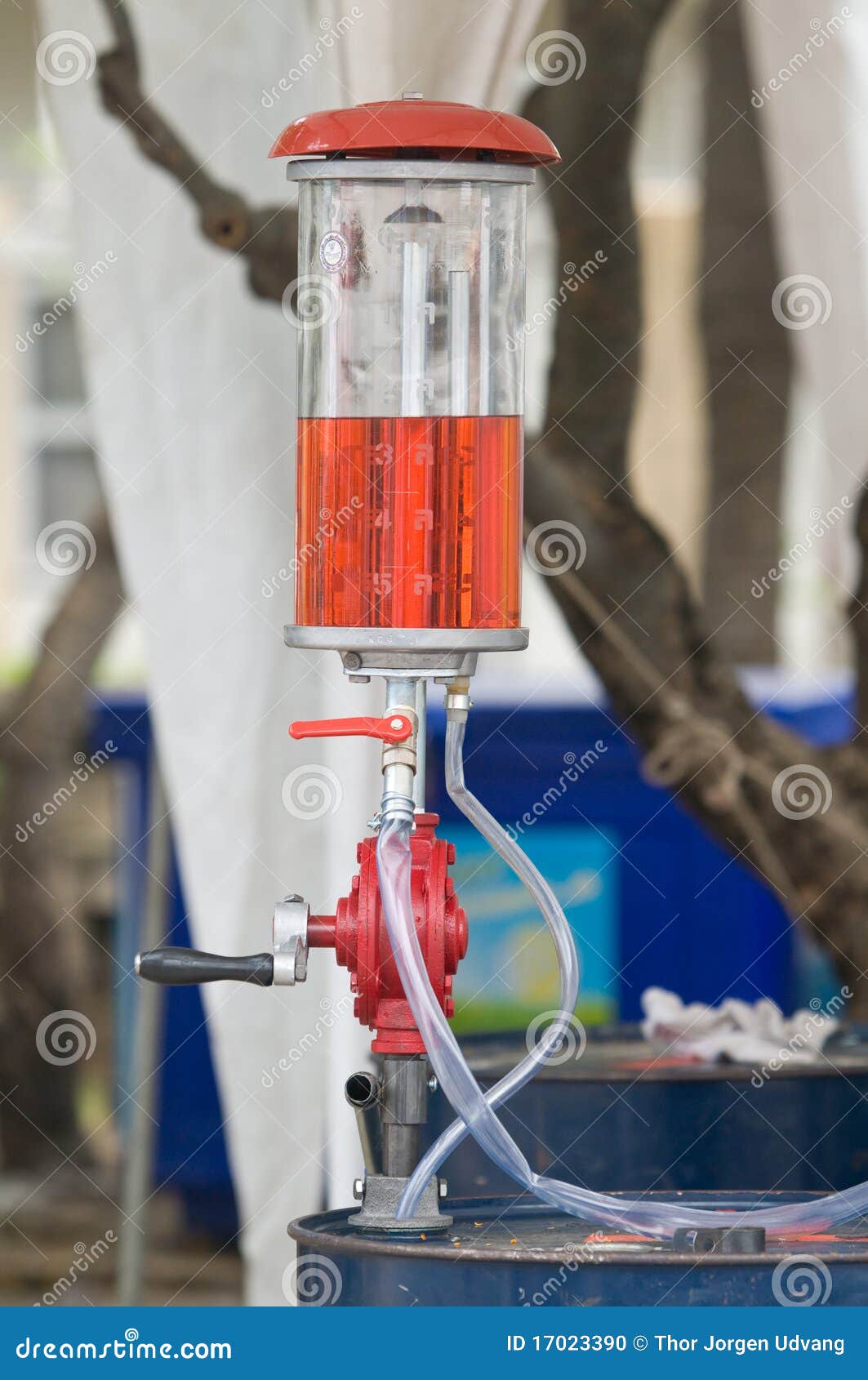 Hand Aangedreven Benzinepomp Stock Foto - Image of macht, brandstof ...