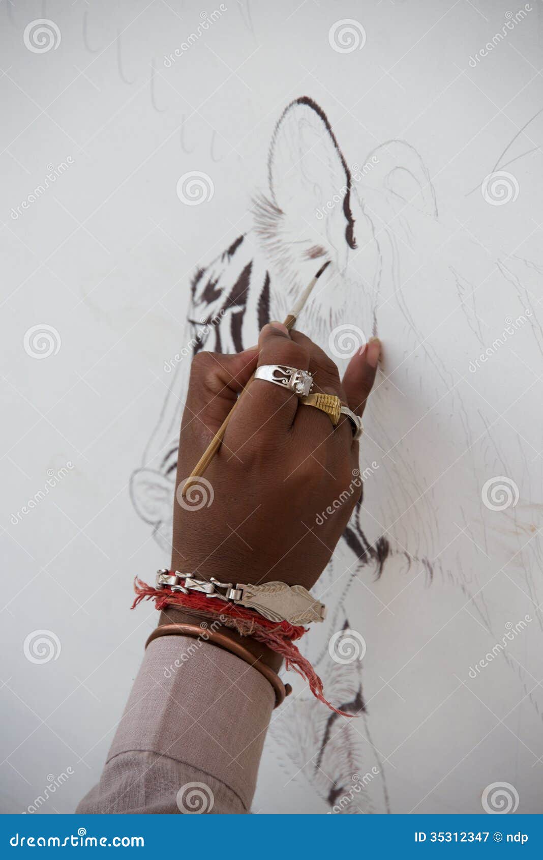 Hand of Artist Painting Tiger Stock Image - Image of tiger, paintbrush ...