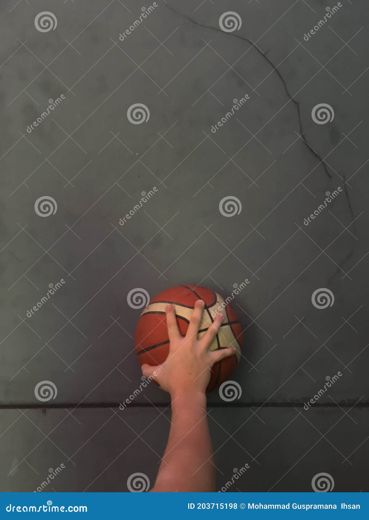 The Hand with Ball Against the Wall Stock Photo - Image of hand ...