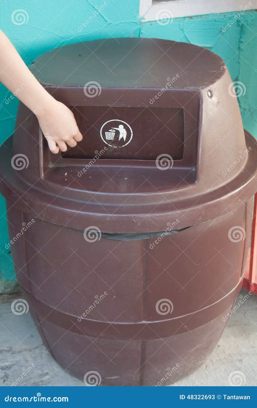 Hand and bin stock image. Image of wastepaper, ecology - 48322693