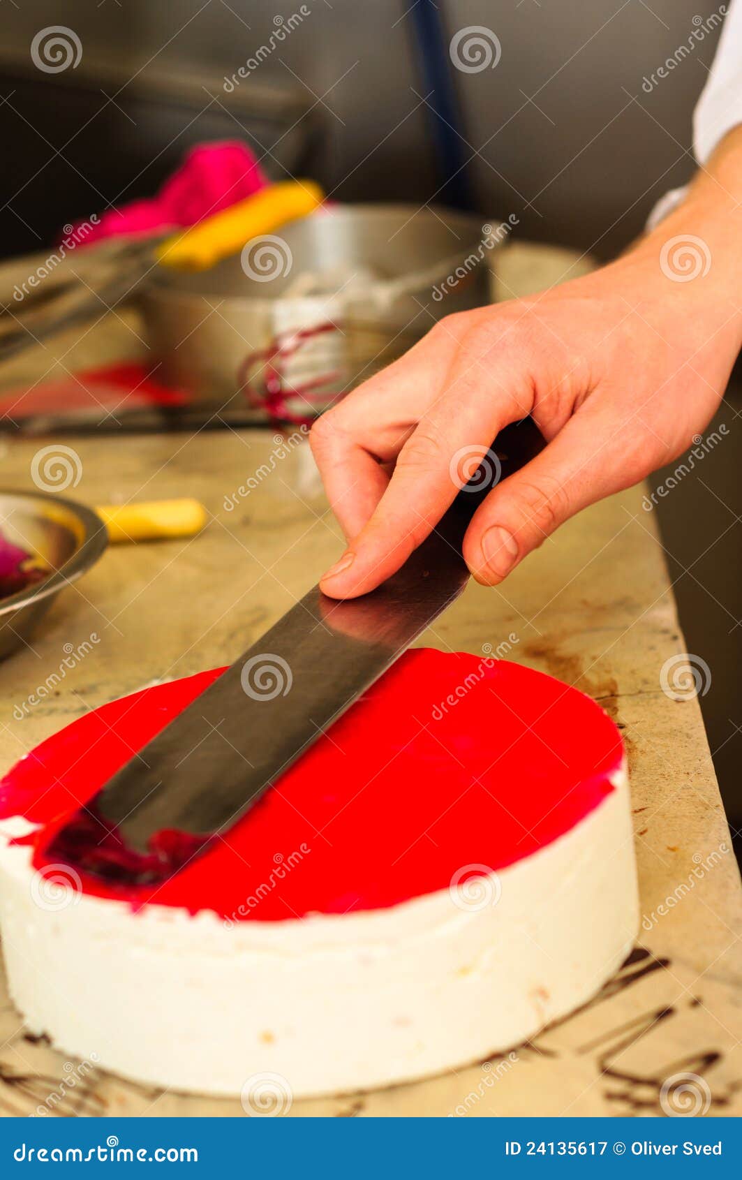 Hand of a confectioner stock image. Image of glow, cake - 24135617