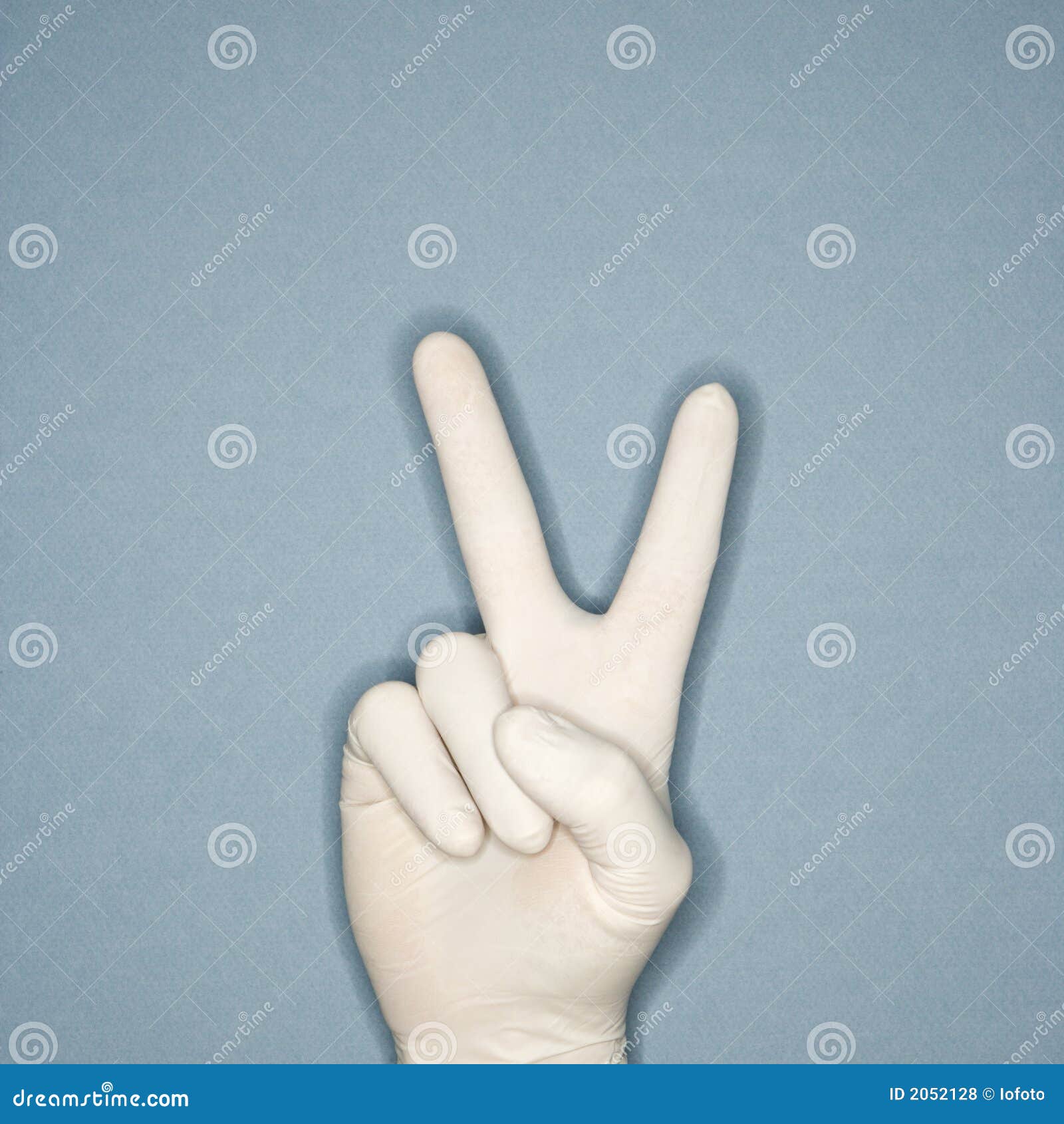 Hand, Die Friedenszeichen Bildet Stockfoto - Bild von hand, frieden ...