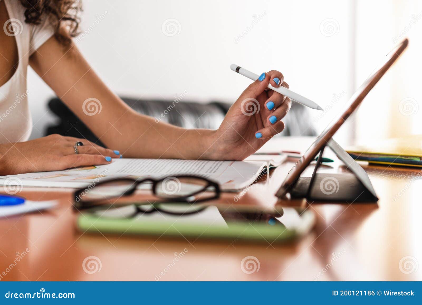 Hand with a Digital Pen Writing on a Tablet Stock Photo - Image of ...
